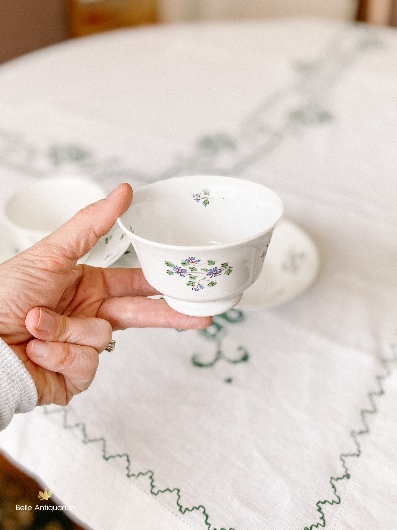 Why the oldest tea cups don’t have handles – Belle Antiquarian